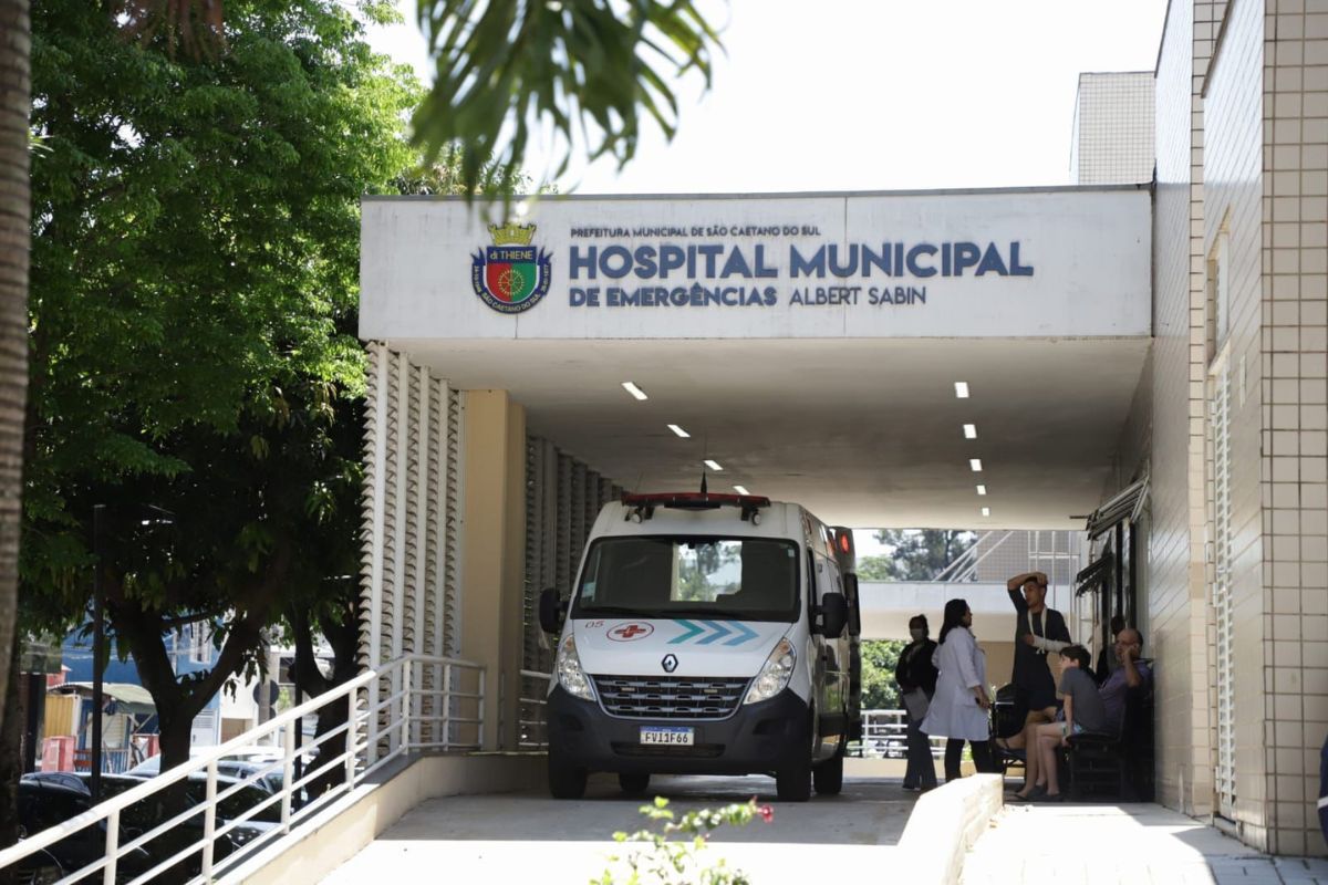 Auricchio Assina Ordem de Serviço para Expansão do Hospital Albert ... Auricchio Assina Ordem de Serviço para Expansão do Hospital Albert ...